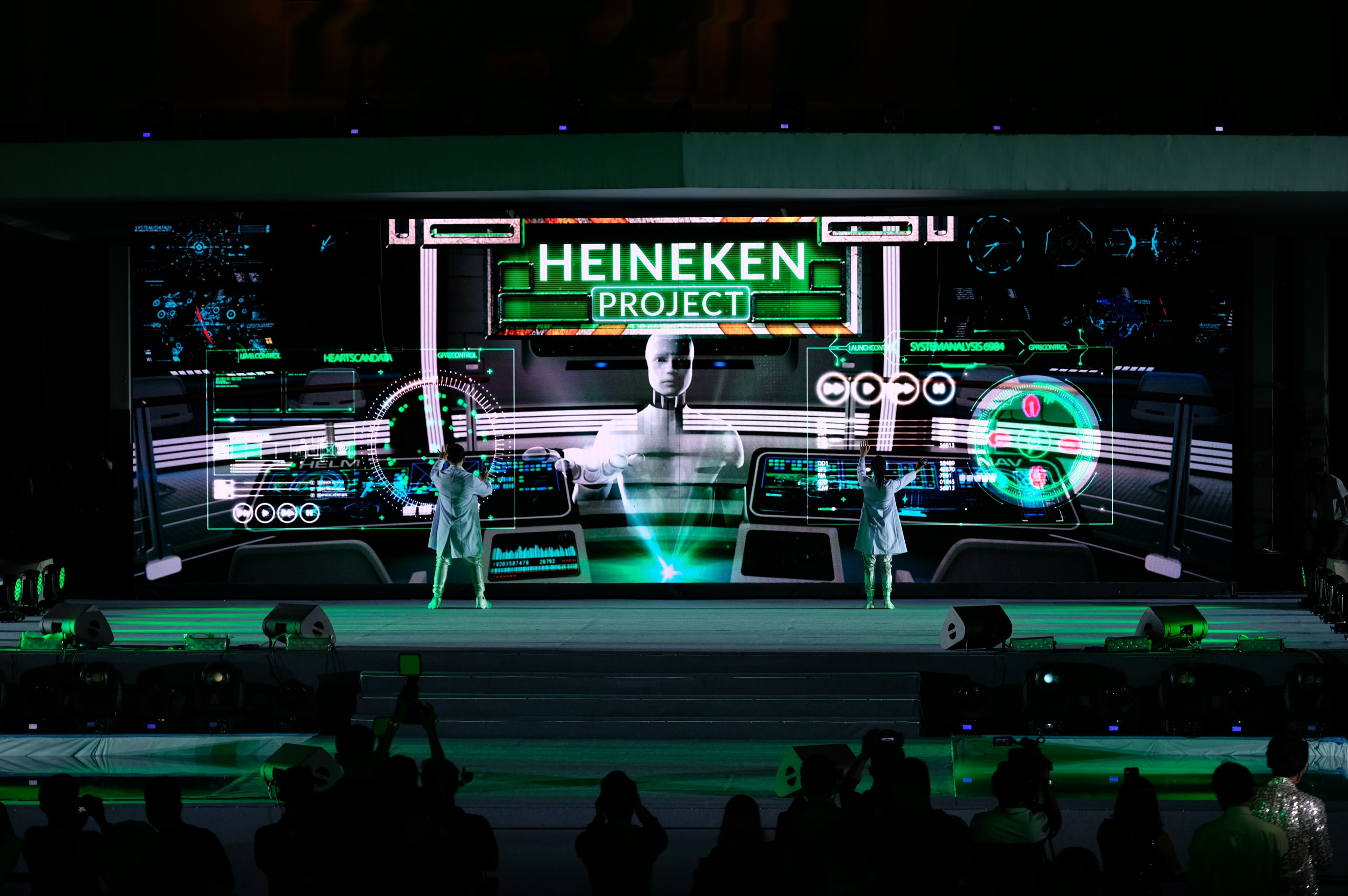 4 Heineken Project-min - LUXUO.VN