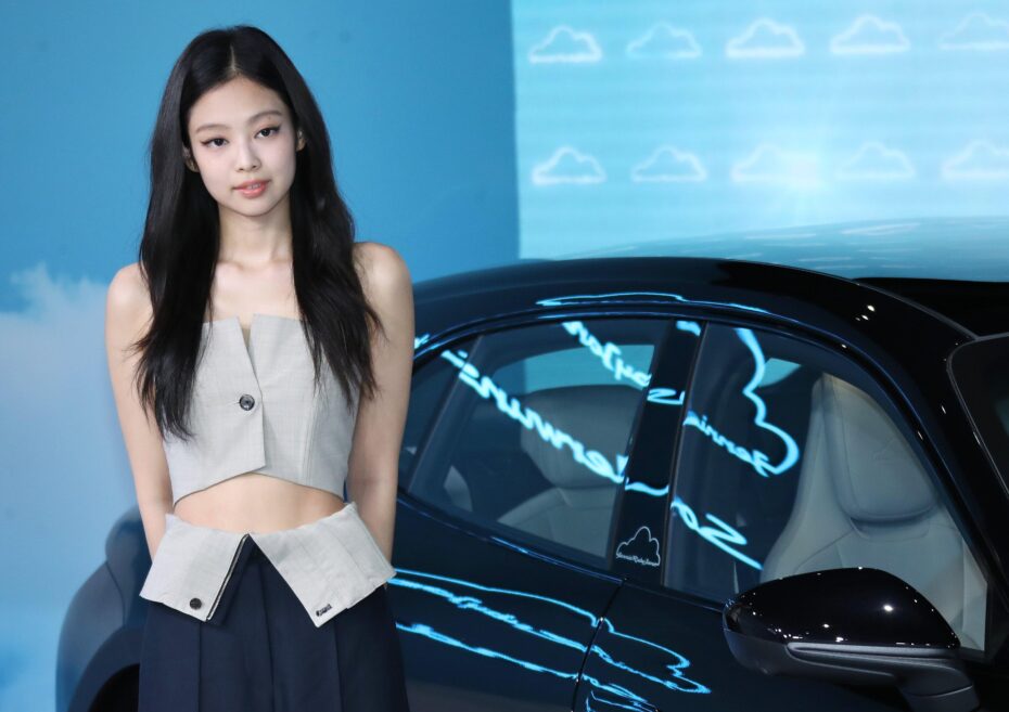 Jennie trực tiếp lên ý tưởng cho chiếc Porsche Taycan 4S Cross Turismo ...