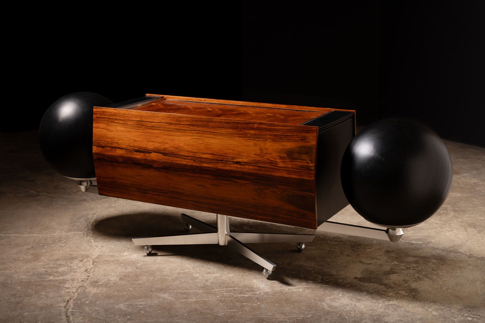 Smart Luxury: Clairtone Project G - chiếc máy của người giàu yêu âm ...
